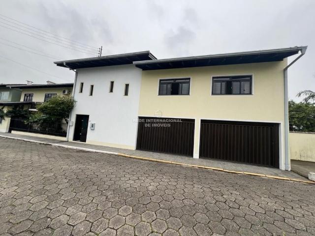 à venda Exclusiva mansão de 469 m2, Gaspar, Brasil