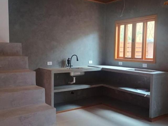 A venda em Boiçucanga casa nova em pequeno condomínio