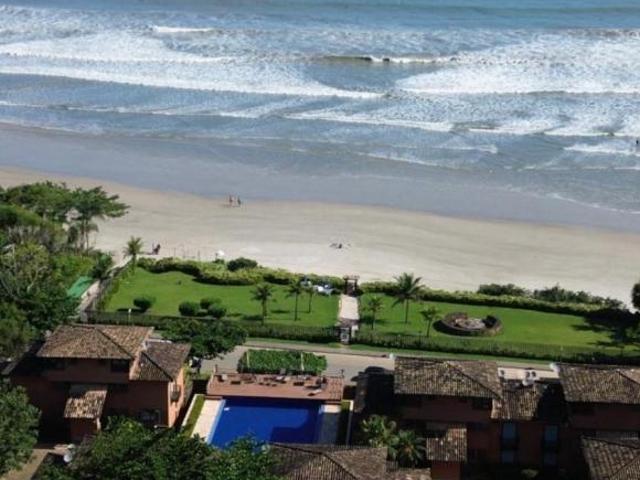 À venda Praia da Baleia em condomínio frente ao mar
