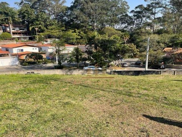 A venda terreno amplo e alto no Jardim Marajoara