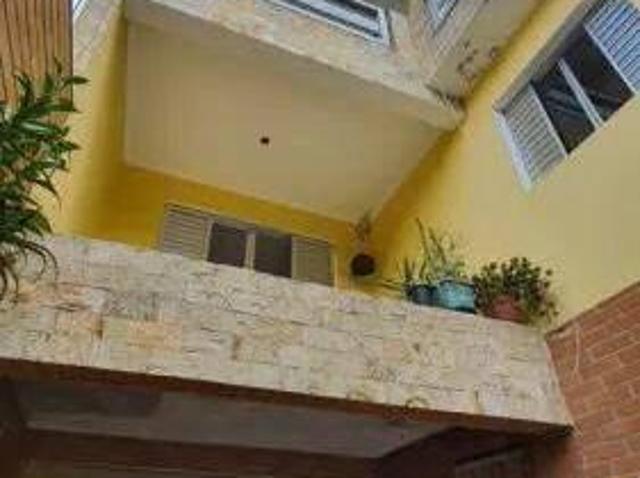 À venda 3 Casas + Garagem + Salão Comercial / 325m² de construção