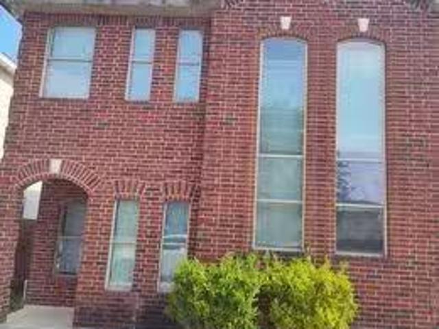 A very beautiful 3 bedroom and 2.5 bath condo 1409 W Kiwi Ave.
