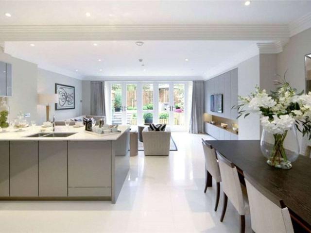 A very high specification and fully furnished townhouse in a secure gated development overlooking The Long Walk in Windsor