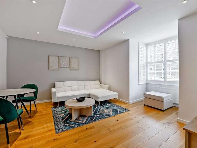 A very high specification and furnished apartment with off street parking in a much sought after Windsor town location