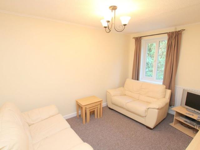 A very rare opportunity, a furnished one bedroom apartment with allocated parking and in a tucked away cul de sac too! Call NOW to book your viewing!