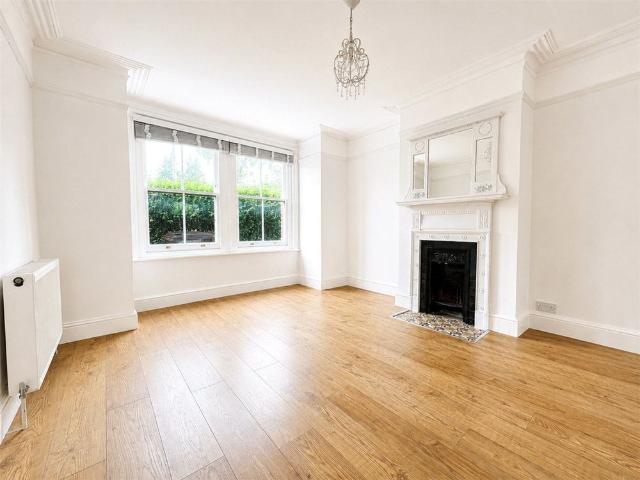 A very well finished Edwardian terraced house in a charming no through road in Hyde within a short walk of River Park leisure centre and playing fields, the city centre and the railway station