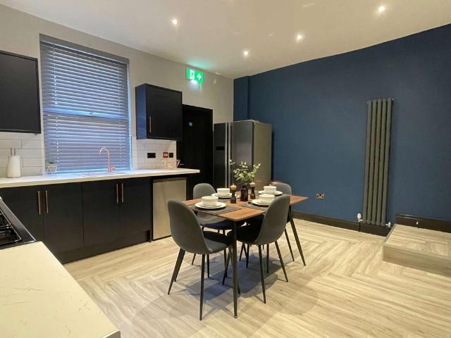 A Welcoming Houseshare share for Rent in East End Park, Leeds Double Room in House share R5