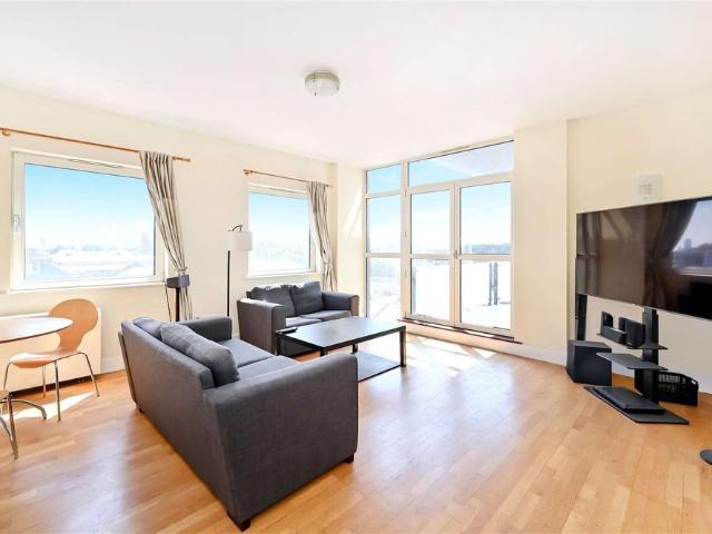 A well appointed two bedroom apartment set on the fourth floor of this modern development in the heart of Wapping, near to St Katharine Docks and Tobacco Dock