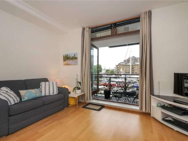 A well appointed 1 bedroom apartment located within this sought after and prestigious development overlooking St. Katharine's Dock Marina