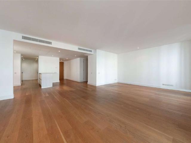 A well appointed 3 bedroom apartment located within this prestigious, 5* riverside development. Benefits include river views, 24hr security, allocated parking and communal gardens