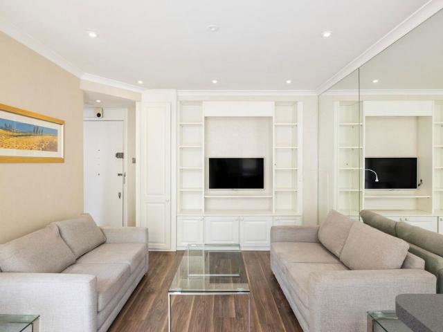 A well presented one bedroom apartment to rent in Knightsbridge, SW3