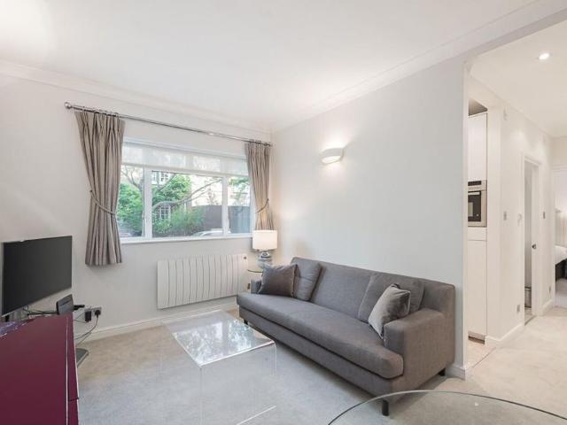 A well presented one bedroom apartment in the heart of Chelsea, SW3