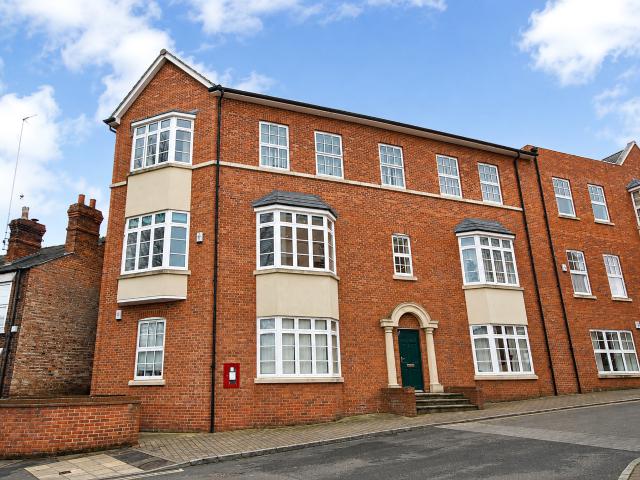 A well presented one bedroom apartment located in the sought after Diglis Development, Worcester. To Let £900pcm