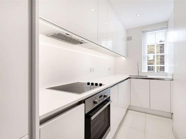 A well presented one bedroom apartment situated on the first floor of this purpose built building on the King’s Road, SW3