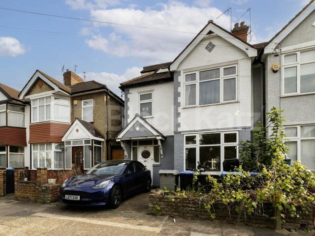 A well presented and spacious two bedroom property situated on the popular Geary Road, offering generous living accommodation throughout and available immediately