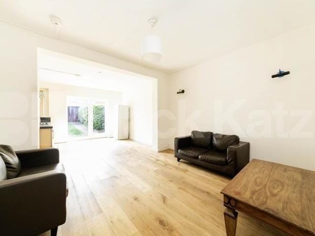 A well presented and spacious two bedroom property situated on the popular Geary Road, offering generous living accommodation throughout and available immediately