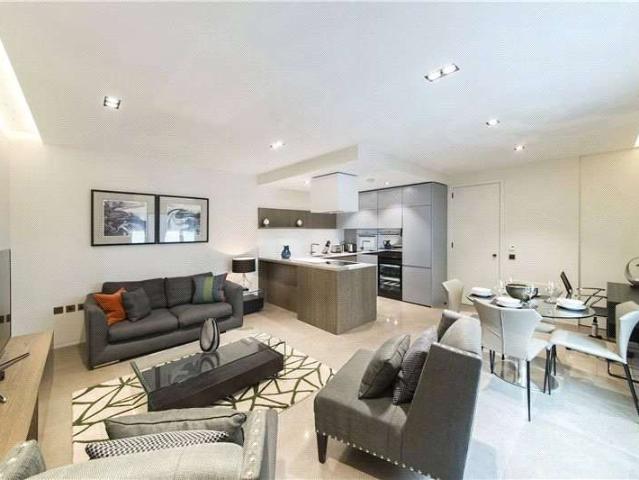 A well presented, beautiful second floor flat in St James's Square