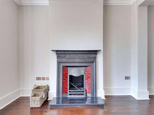 A well presented family home ideally located for schools and station