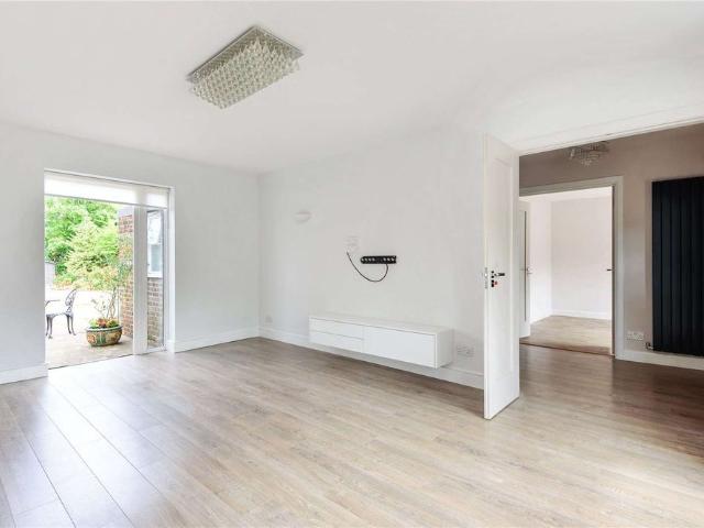 A well presented family home in a superb Sevenoaks location