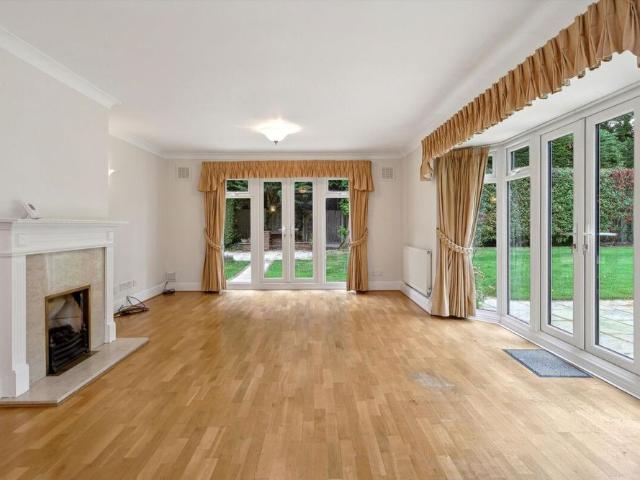 A well presented, five bedroom detached family home located in the popular area of on the Woking/Woodham borders