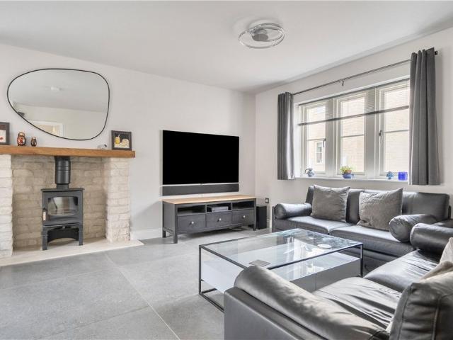 A well presented five bedroom detached modern family house in a quiet cul de sac in an excellent location on the edge of the city of Bath with a large garden, parking and garaging