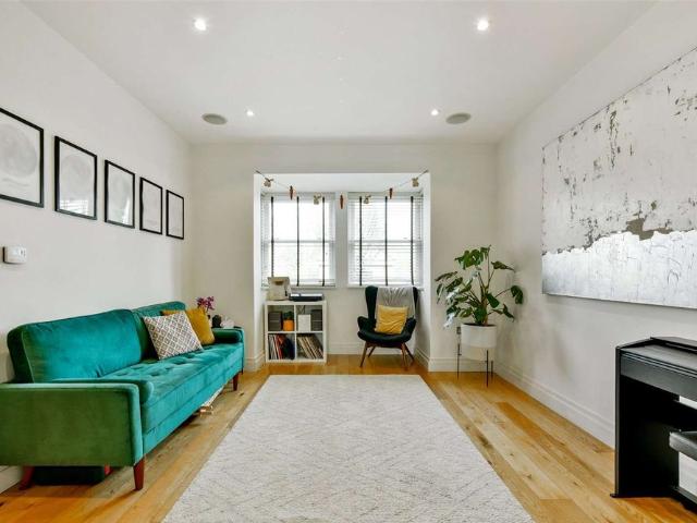 A well presented four double bedroom townhouse situated in a modern development