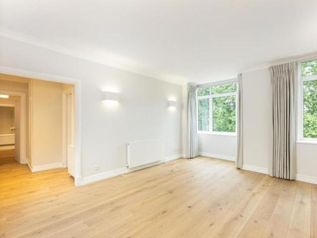 A well presented recently refurbished two bedroom apartment to rent in Knightsbridge, SW1