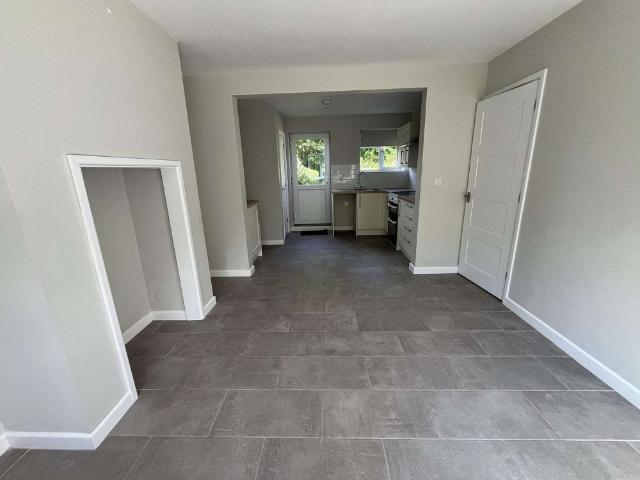 A well presented semi detached three bedroom property, modern open plan living, recently renovated. Large garden and off road parking