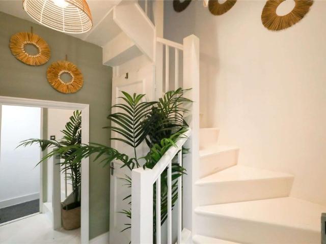 A well presented split level one bedroom flat