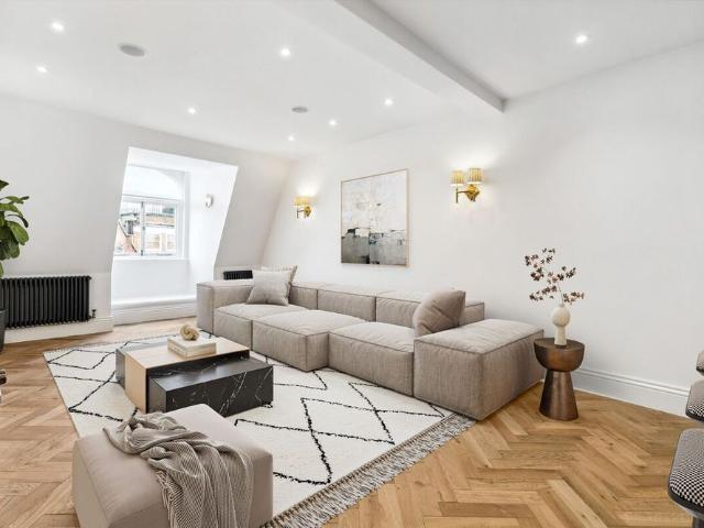 A well presented two bedroom apartment to rent in Knightsbridge, SW7