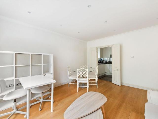 A well presented two bedroom apartment to rent in the heart of Belgravia, SW1W