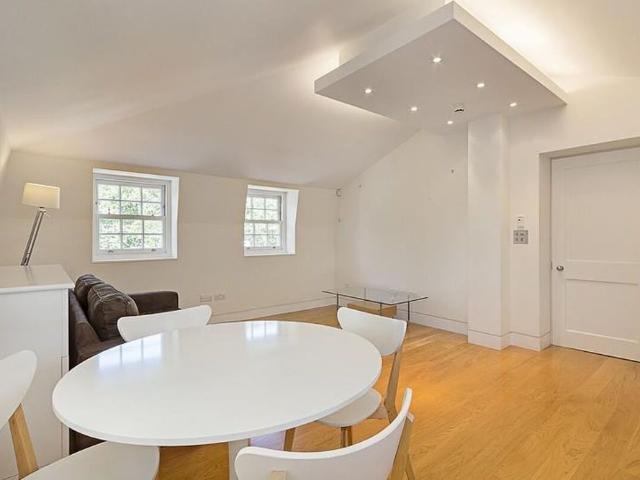 A well presented two bedroom apartment in the heart of Chelsea, SW3