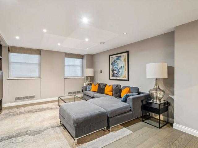 A well presented two bedroom apartment in the heart of Westminster, SW1E