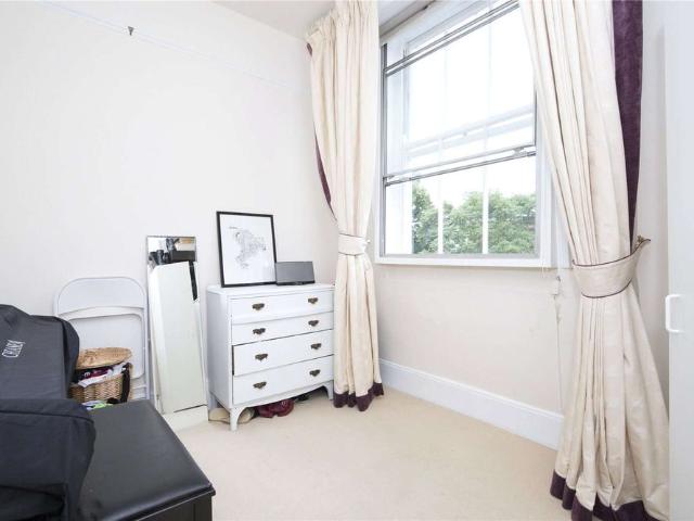 A well presented two bedroom apartment in a fantastic Islington location