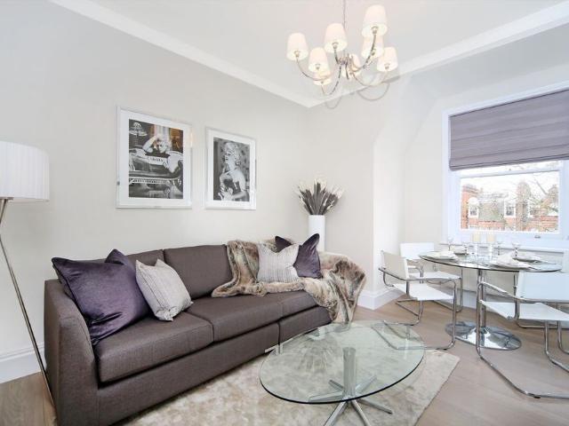 A well presented two bedroom apartment in Chelsea, SW1