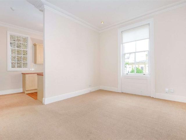 A well presented two bedroom first floor apartment in a period conversion in Windsor town centre