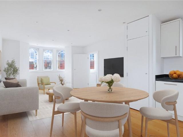 A well presented two double bedroom 3rd and 4th floor flat without lift EPC rating: D
