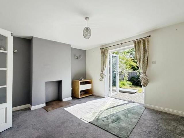 A well presented three bedroom semi detached home in a popular Portishead location, currently being redecorated throughout. Offering a spacious living room, large kitchen/dining area, and a private sunny garden