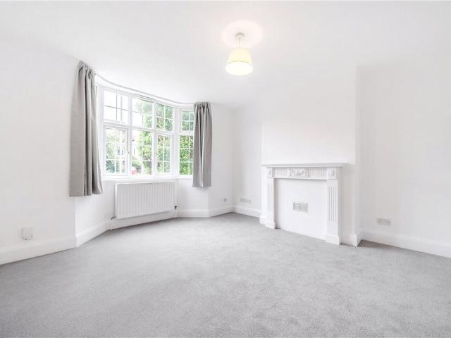 A well presented three bedroom semi detached house situated to the North of Oxford close to Summertown
