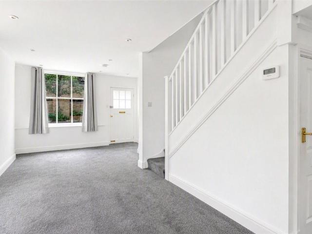 A well presented Victorian terraced house located in the heart of Jericho