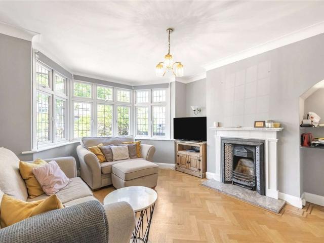 A well presented 3 bedroom semi detached family home