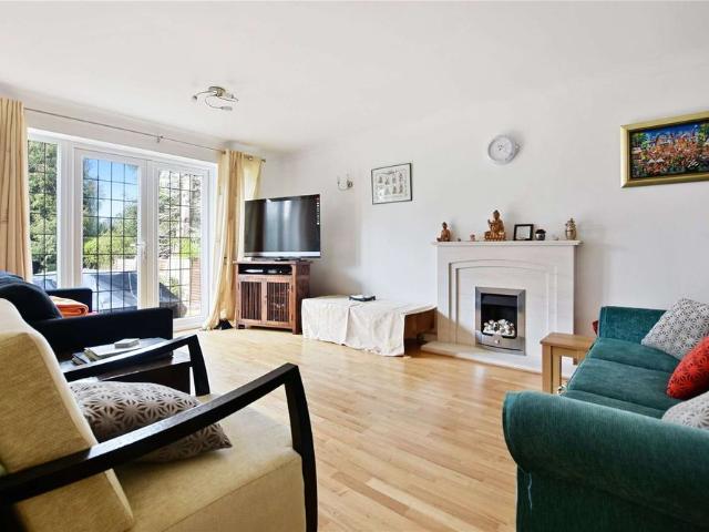 A well presented 4 bedroom 2 bathroom family home, positioned on a popular residential road. Property is currently undergoing some internal updates. Unfurnished. Available 21st August