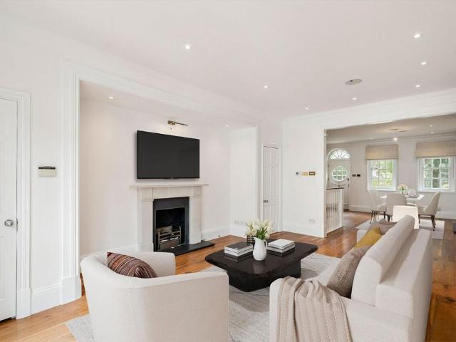 A well proportioned home with a separate mews house in a sought after location within Notting Hill, W2