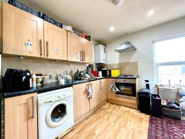 A Wilbraham Road, Manchester M21, 2 bed flat to rent, £1,000 pcm | PrimeLocation