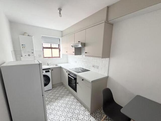 A Woodsley Road,flat,2 Bedroom Flat