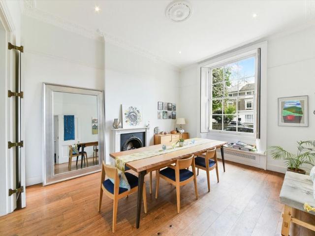 A wonderful 5 bedroom family home of almost 3000sq ft with a private garden and parking