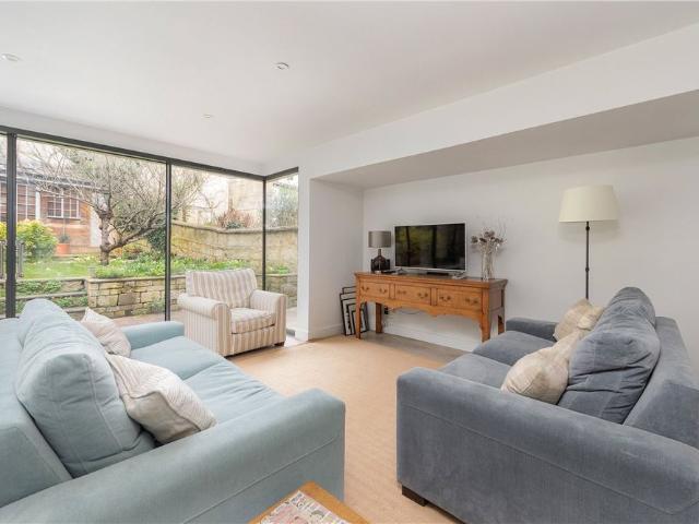 A wonderful two bedroom, two bathroom Garden apartment on the ground floor in Lansdown with garden and garage. Offered furnished