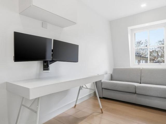 A wonderful and recently refurbished three bedroom apartment positioned on the top floor with direct lift access on one of the most sought after garden squares in W2