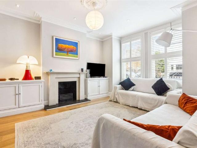 A wonderful four bedroom terraced family house situated in a popular residential road just off the New Kings Road