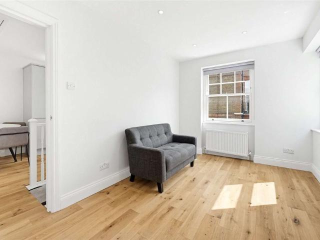 A wonderfully bright and modern one bedroom apartment in a prime location